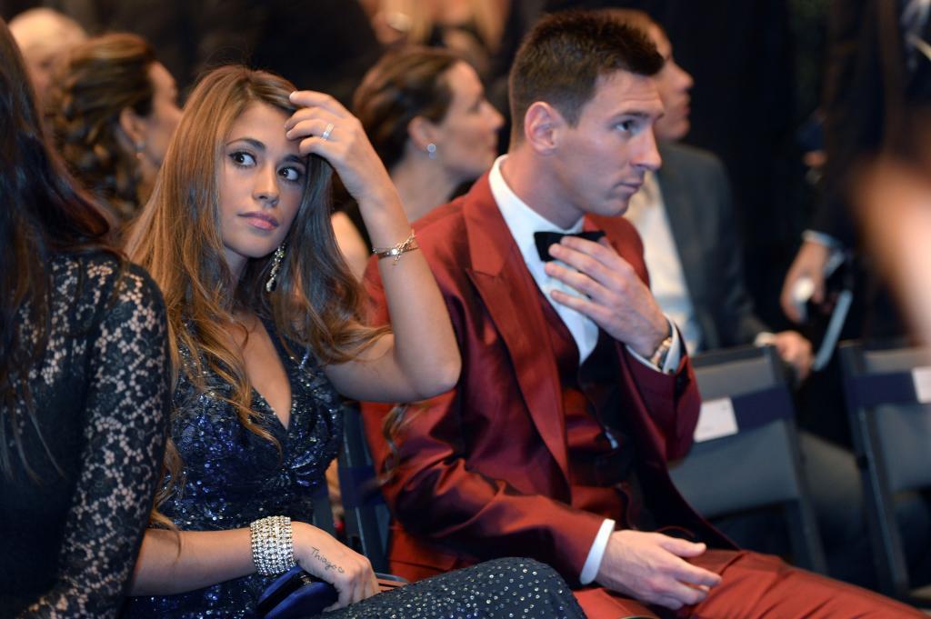 El lado femenino de la gala - Lionel Messi con Antonella Roc ...