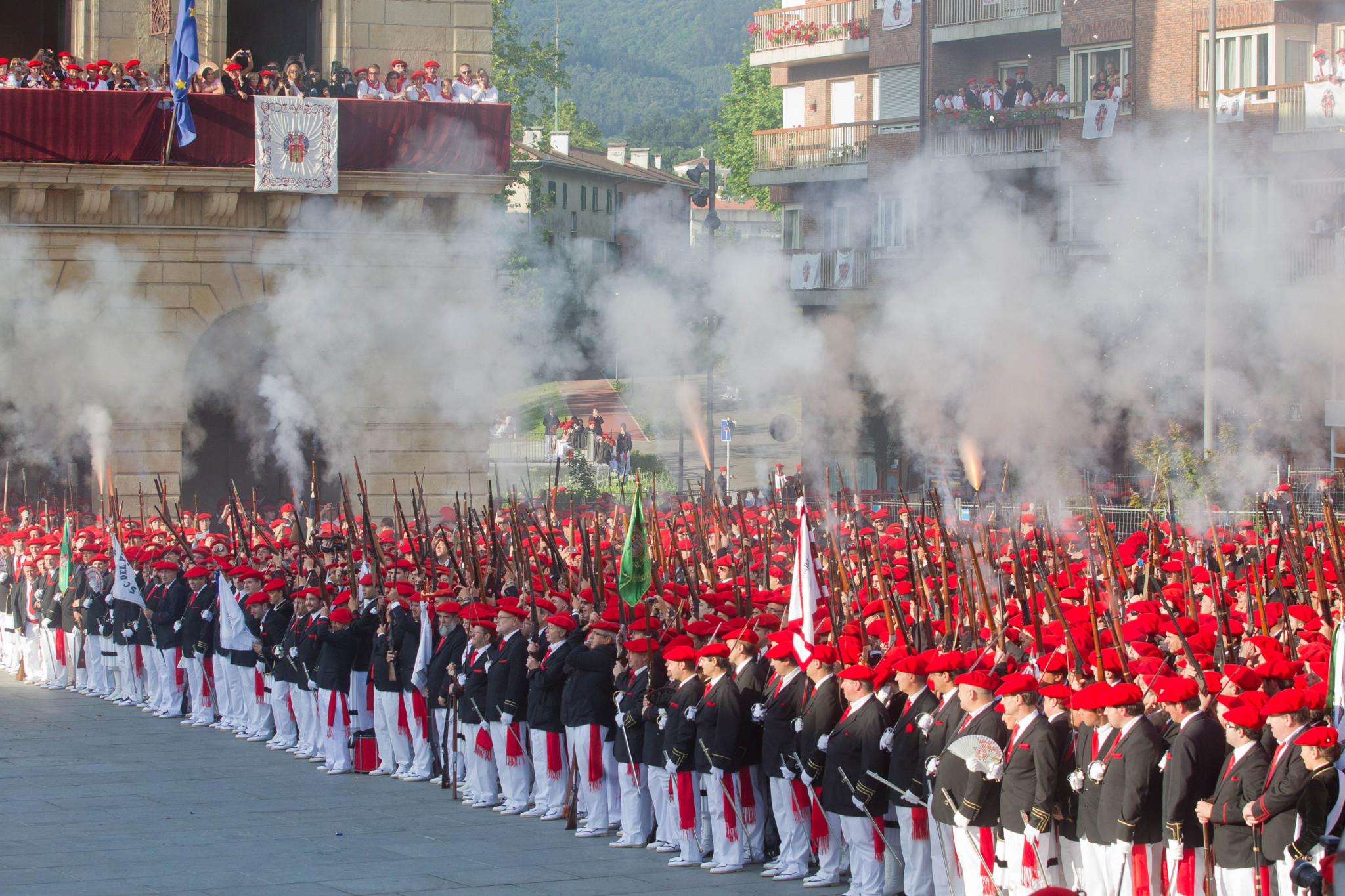 Los alardes tradicional y mixto de las fiestas de Irún - Alarde de San ...