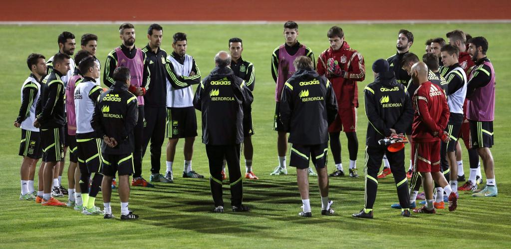 Eurocopa 2016: La bienvenida de Del Bosque - Del Bosque juntó a todo el ...