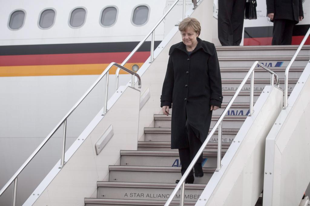 Angela merkel, a su llegada al aeropuerto de... | Internacional | EL MUNDO