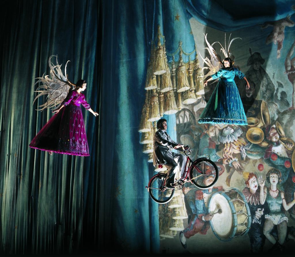 La belleza estética de 'corteo' (2005) significó... | Cultura | EL MUNDO