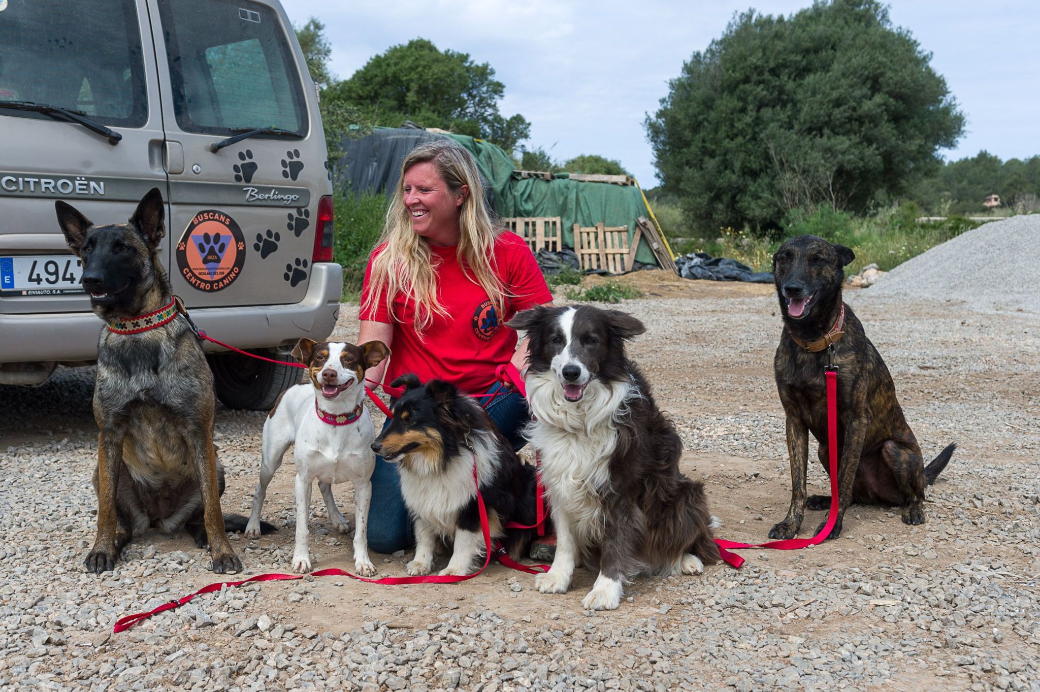Ann ceulemans posa con su equipo de perros... | Baleares | EL MUNDO