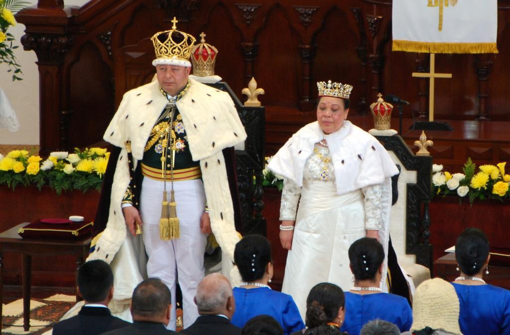 El rey Tupou VI de Tonga, coronado tres años después de su subida al ...