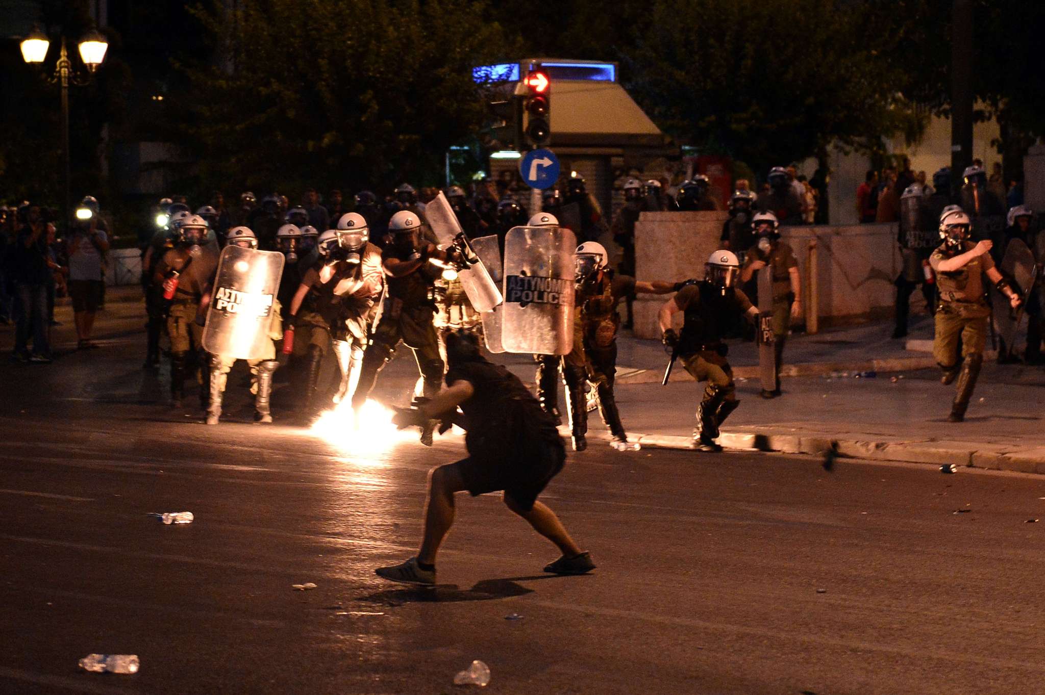 Manifestaciones antisistema en Atenas - Foto 7 de 8 | Internacional ...