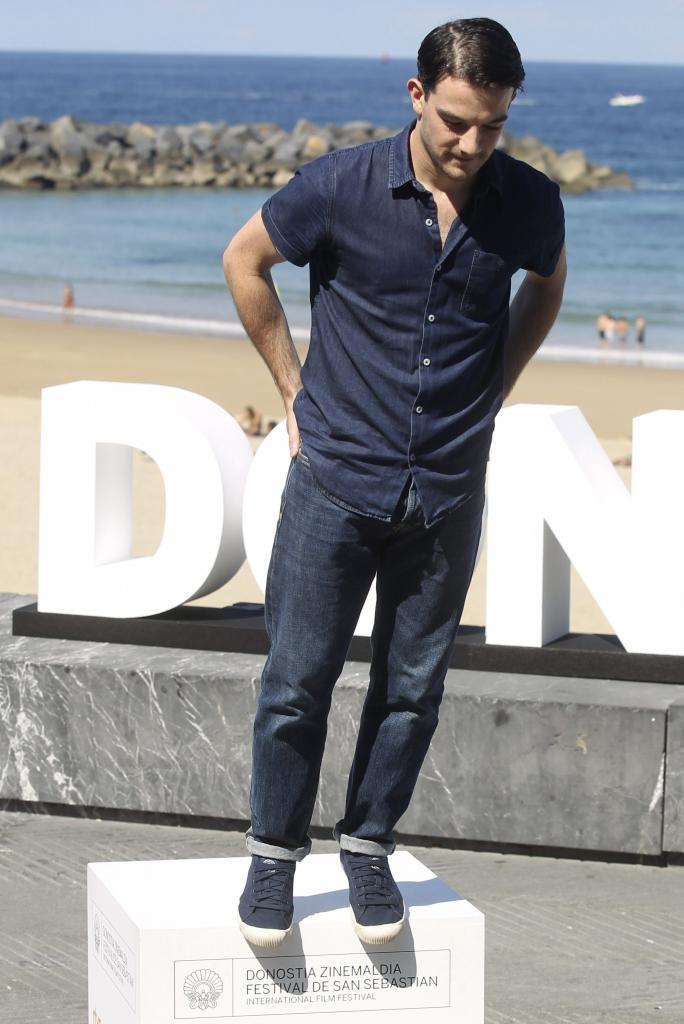 El actor kevin guthrie posa para los medios antes... | Pais-vasco | EL ...