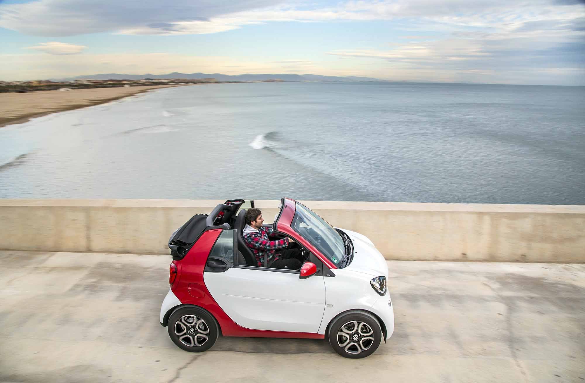 Smart fortwo Cabrio 90 CV: callejero y viajero - Foto 4 de 25 | Motor ...