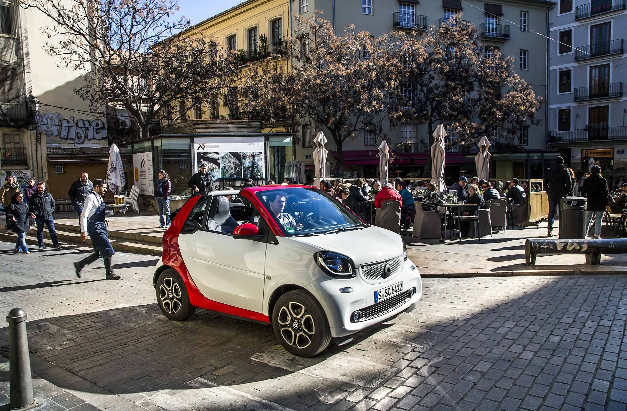 Smart fortwo Cabrio 90 CV: callejero y viajero - Foto 5 de 25 | Motor ...