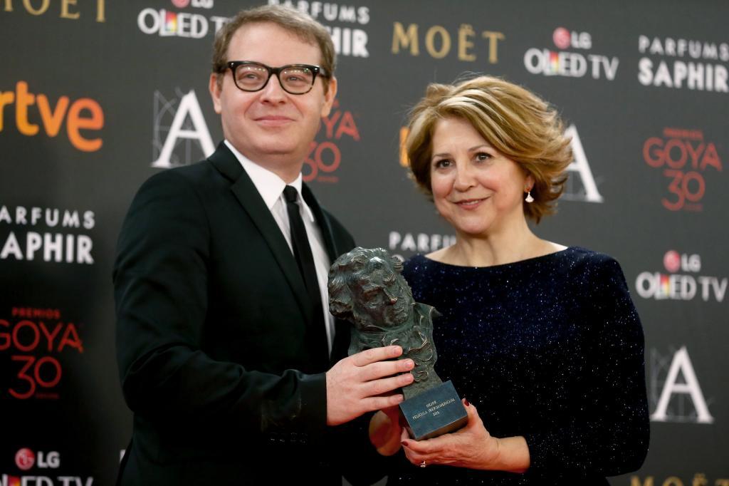 La productora ester garcía tras recibir el goya a... | Cultura | EL MUNDO