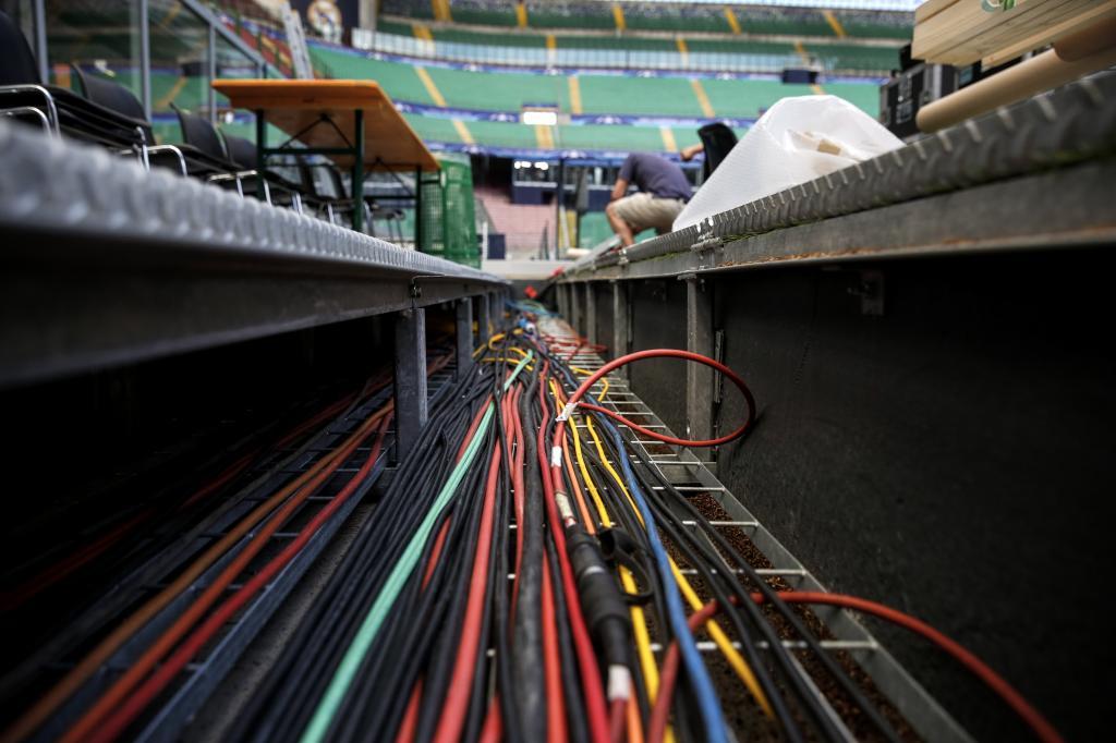 Conexiones y cableados se preparan rigurosamente... | Deportes | EL MUNDO
