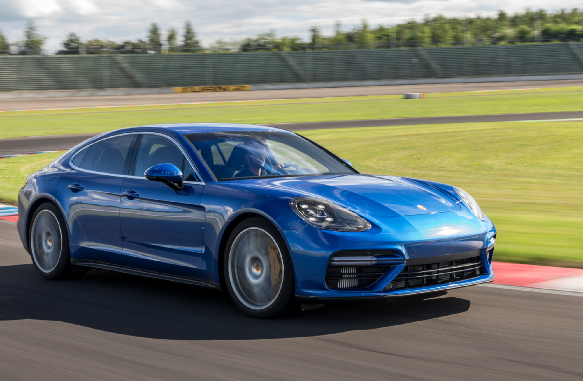 Porsche Panamera, una berlina apta para circuitos - Foto 3 de 13 ...
