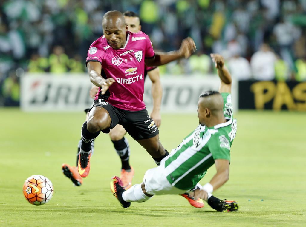 El jugador josé angulo (izquierda) de... | Deportes Home | EL MUNDO