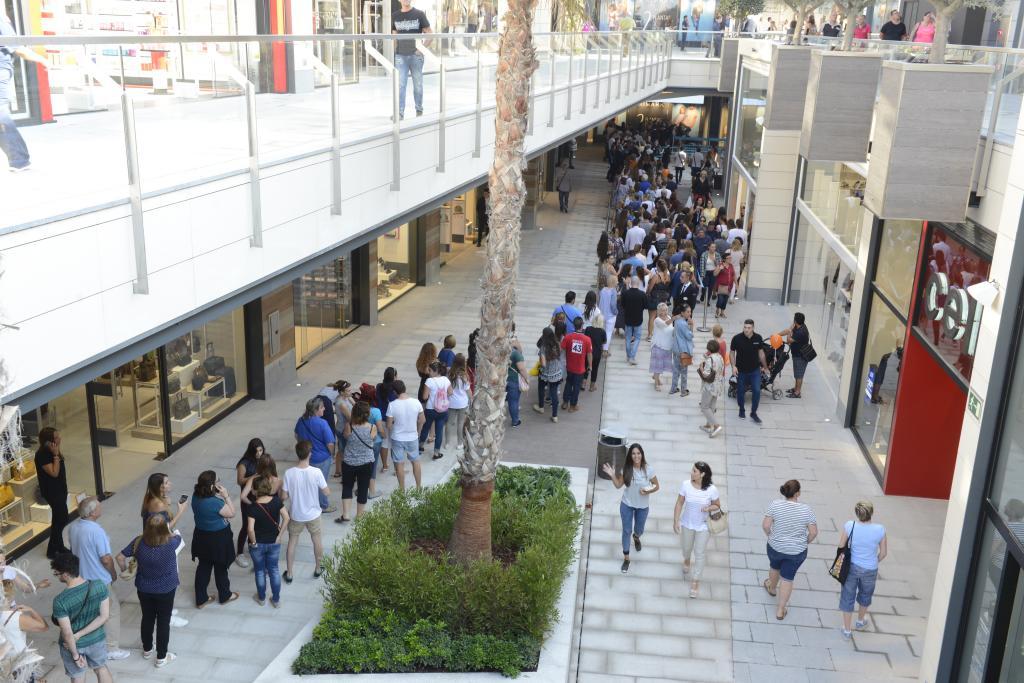 Cola para acceder a primark. | Baleares Home | EL MUNDO