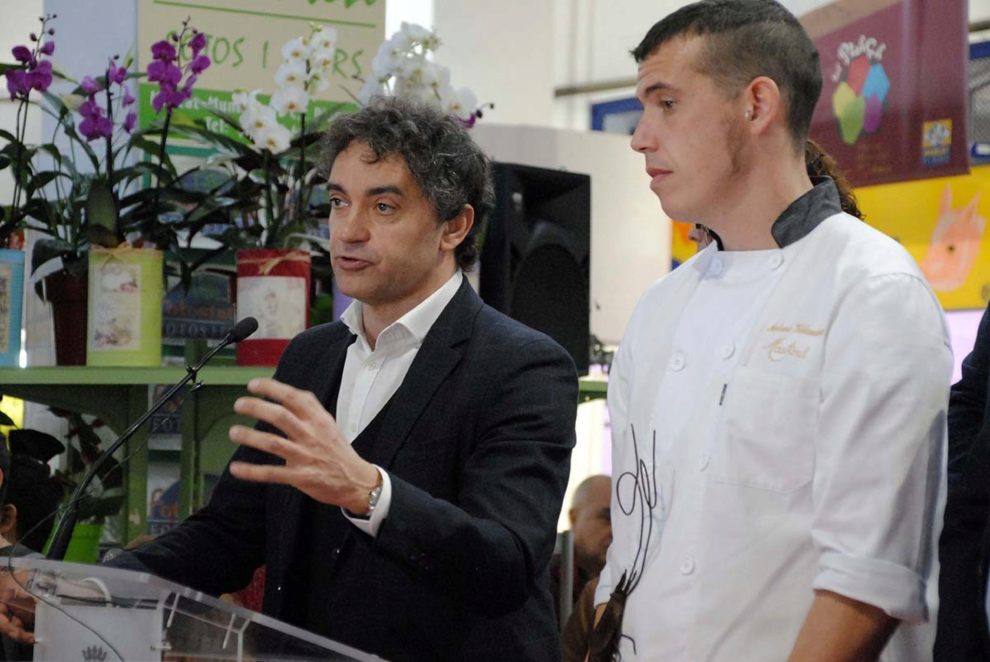 Francesc Colomer con el ganador del primer premio | Comunidad ...