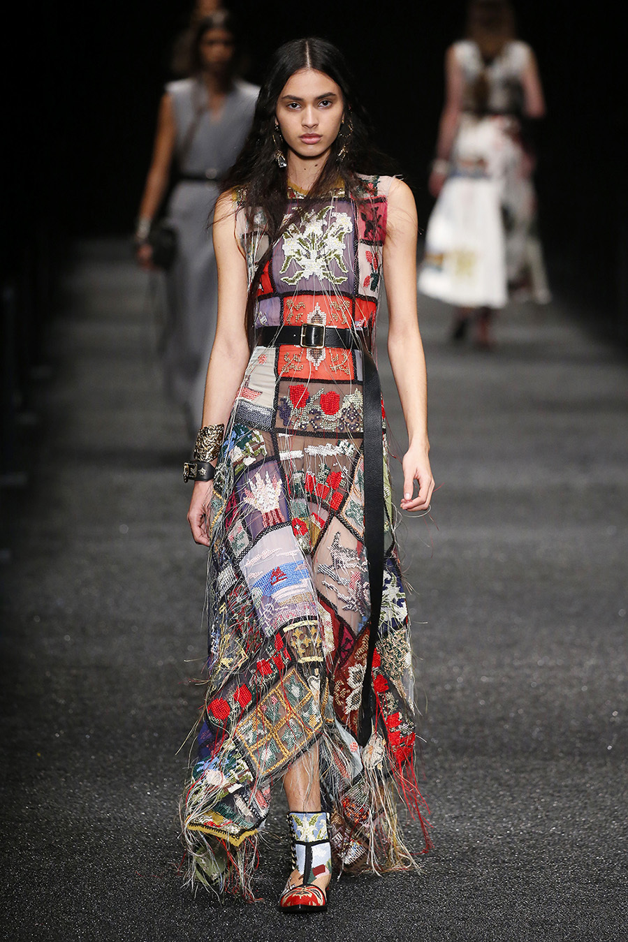 Par s Fashion Week 2017 Las Hero nas De Alexander McQueen En Busca Par s Fashion Week 2017 Las Hero nas De Alexander McQueen En Busca