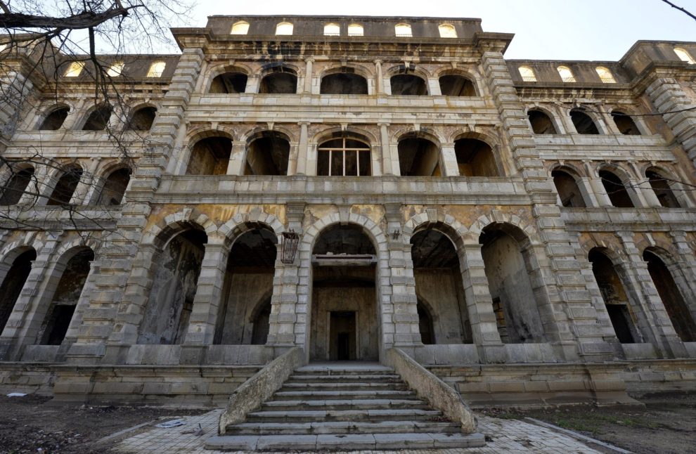 Fachada del Sawfar Grand Hotel, en la localidad de Sawfar, sureste de ...