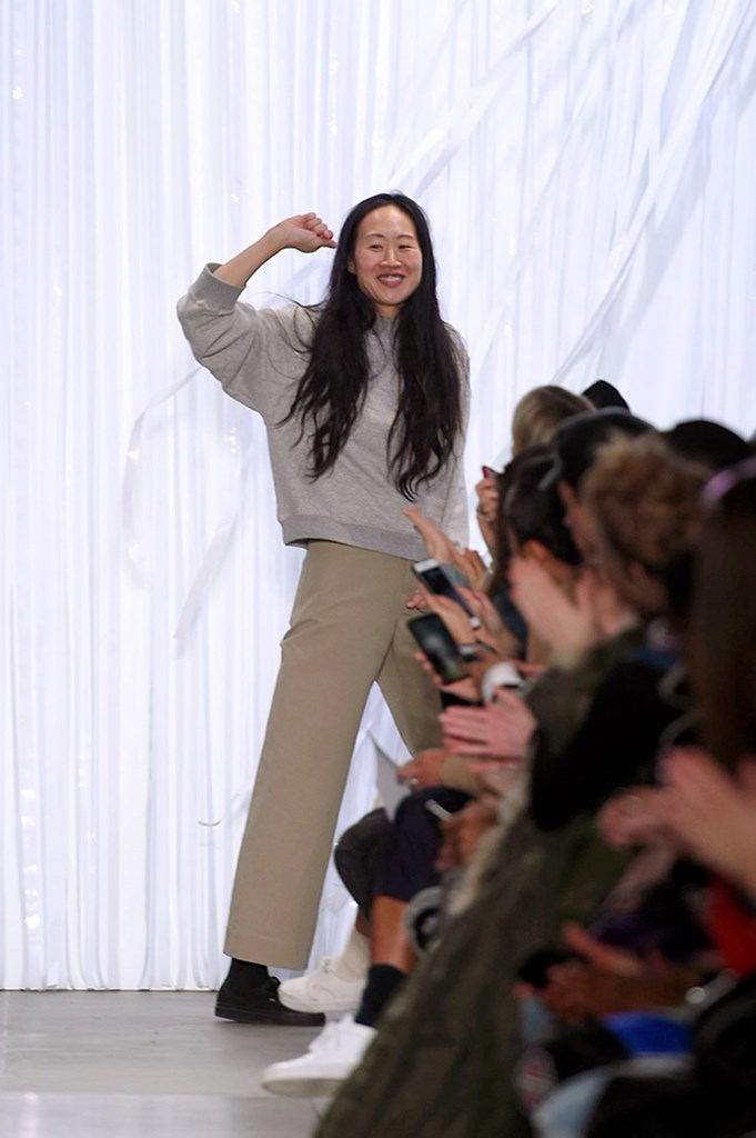 Jade Lai saludando al final del desfile | Yodona/moda | EL MUNDO