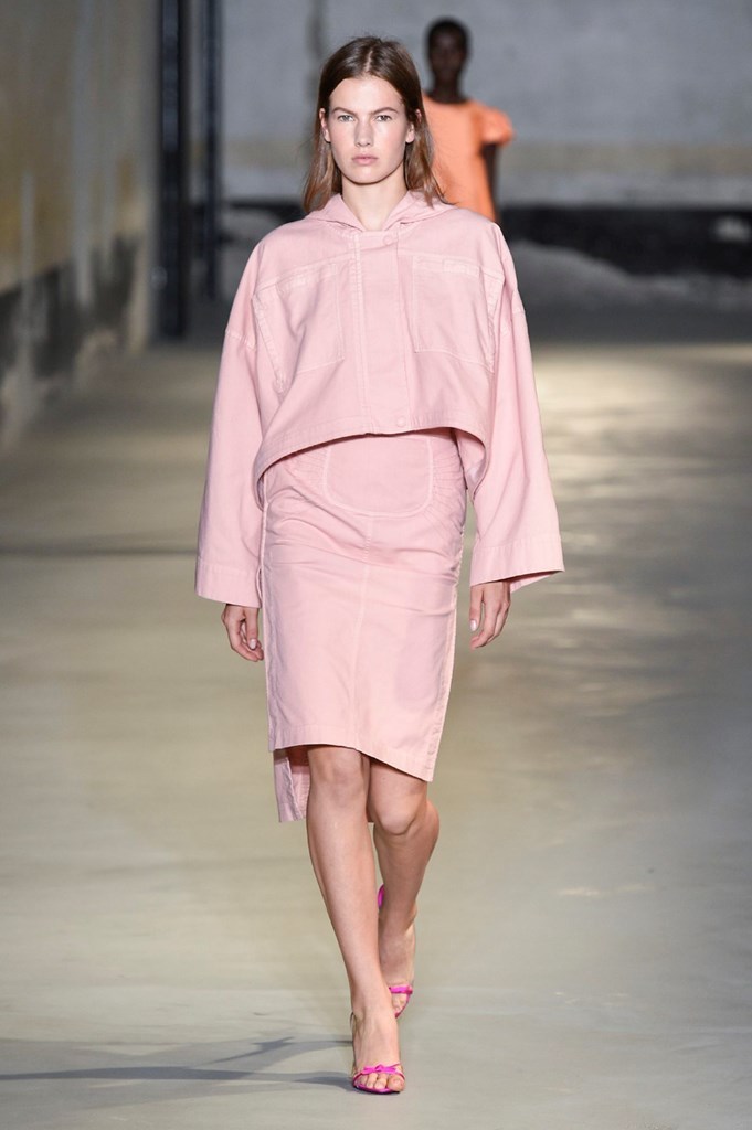 Nº 21 y el 'minimalismo' de colores vivos | Moda