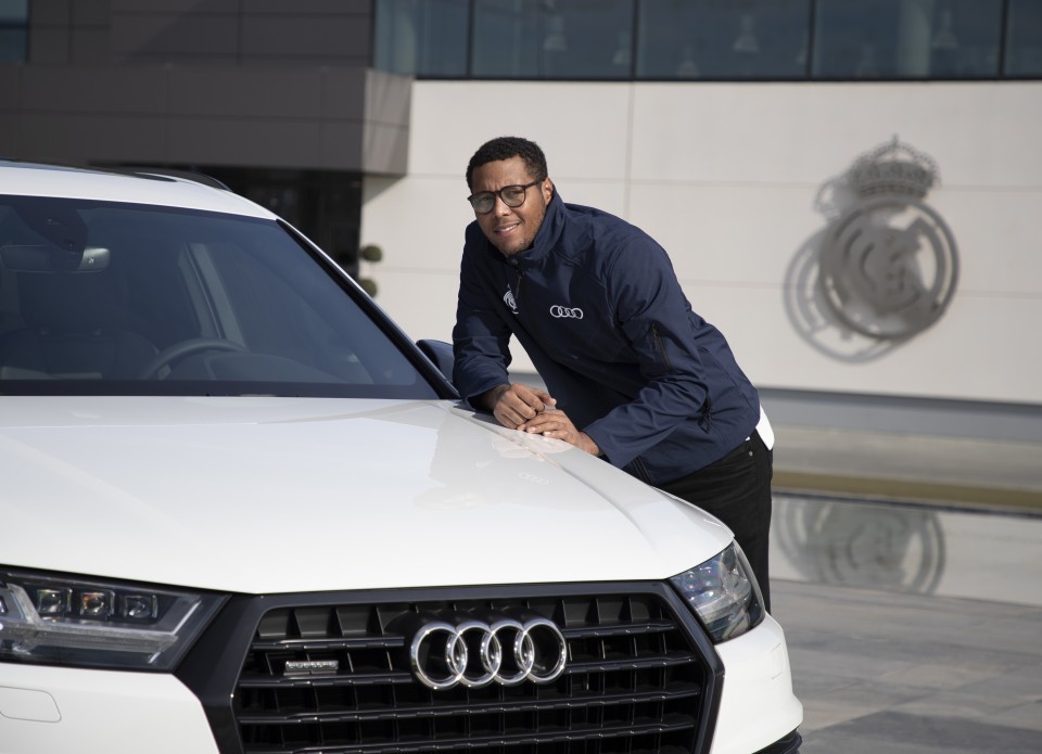 Howard Samuel Thompkins, con su Audi Q7 50 TDI quattro tiptronic en ...