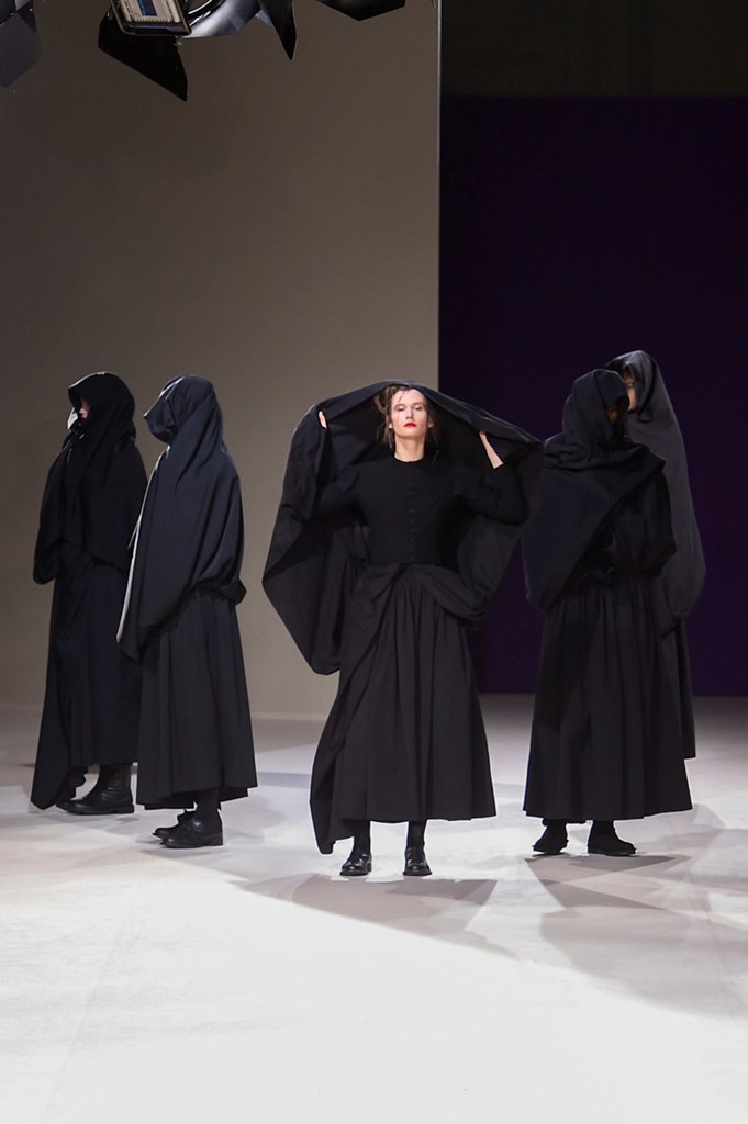 SEMANA DE LA MODA DE PARÍS: Desfile de Yohji Yamamoto· Semana de la ...