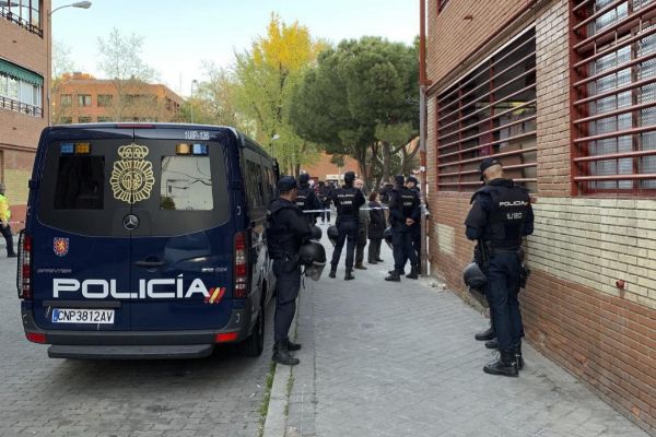 Redada policial contra una banda de ladrones de camiones y comercios ...