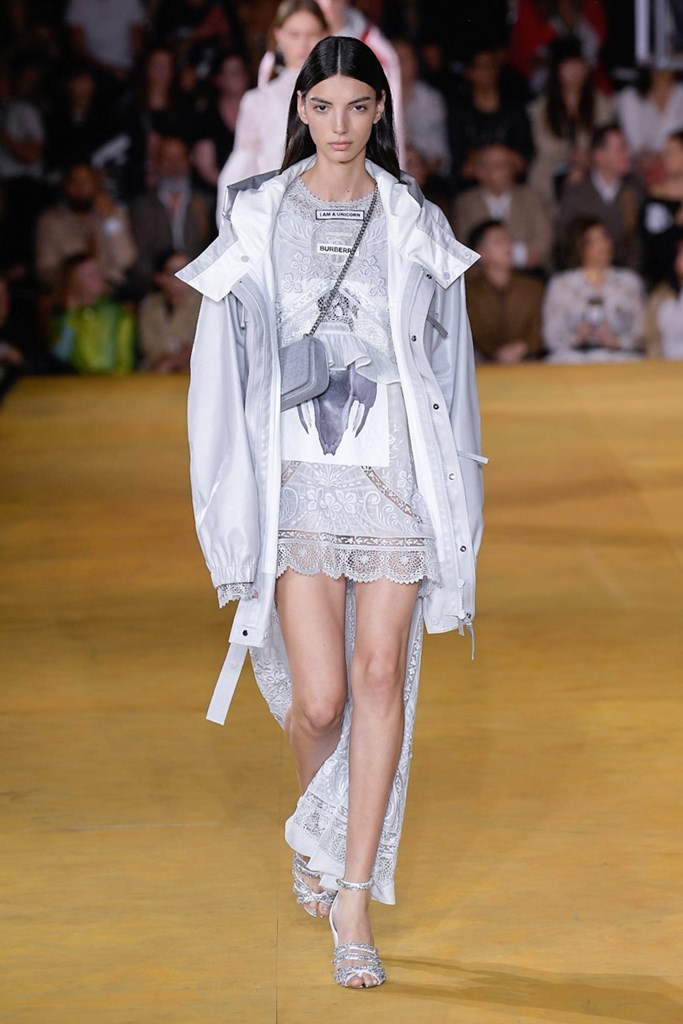 Desfile de Burberry - Colección primavera-verano 2020 - London Fashion ...