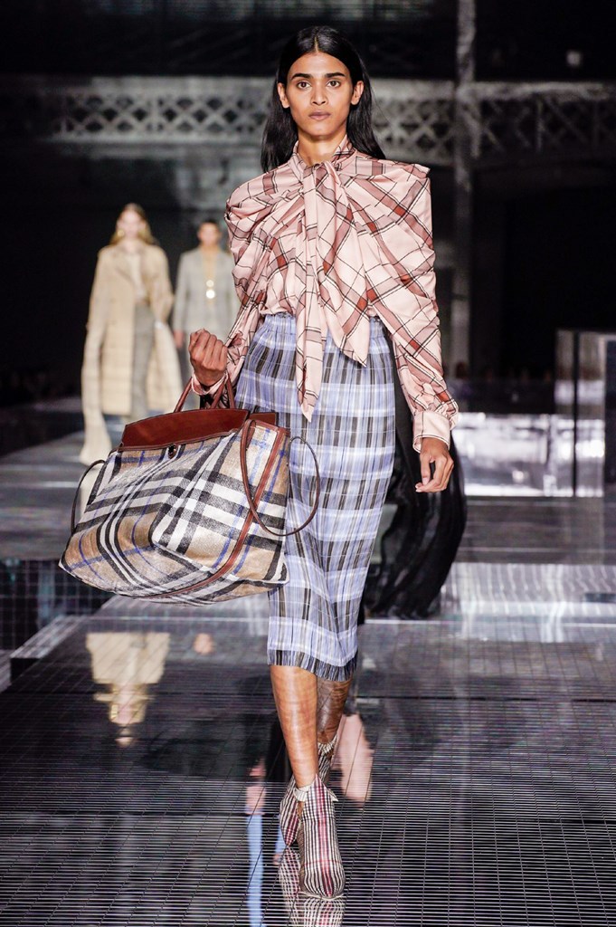 Desfile de Burberry - Colección otoño-invierno 2020/21 - Semana de la ...