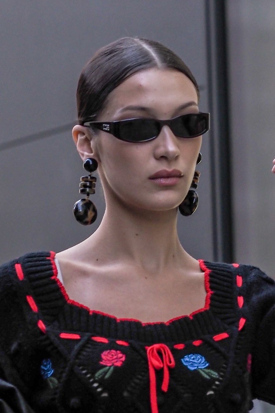 Bella Hadid con peinado pulido y pegado | Belleza | EL MUNDO