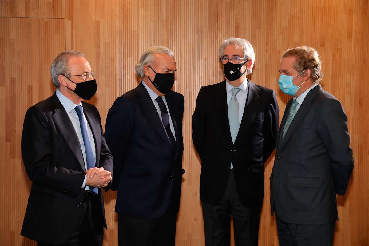 De izquierda a derecha, Florentino Pérez, Rodrigo Echenique, Antonio ...