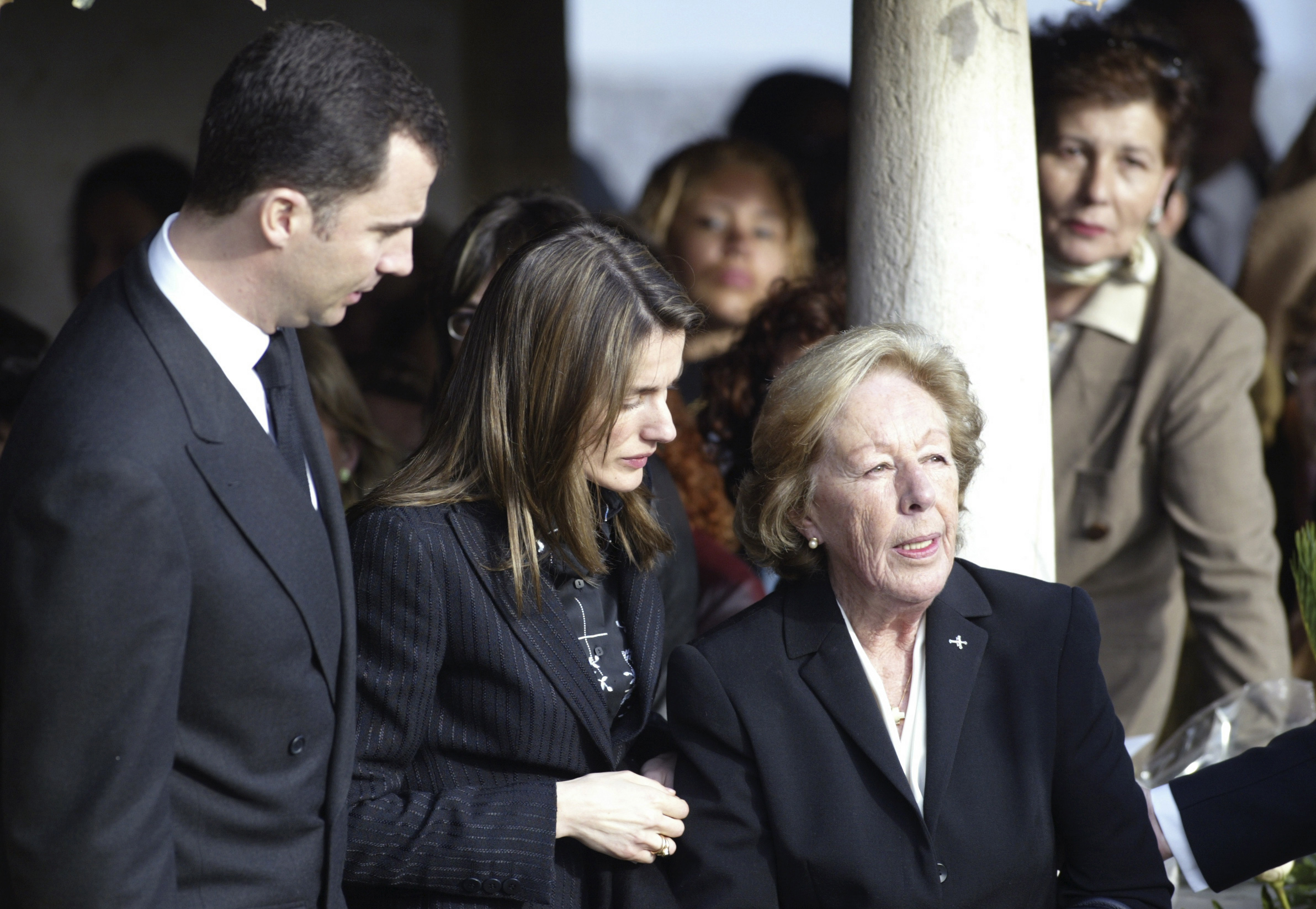 La rara ausencia de la Reina Letizia en el funeral de la abuela Menchu ...