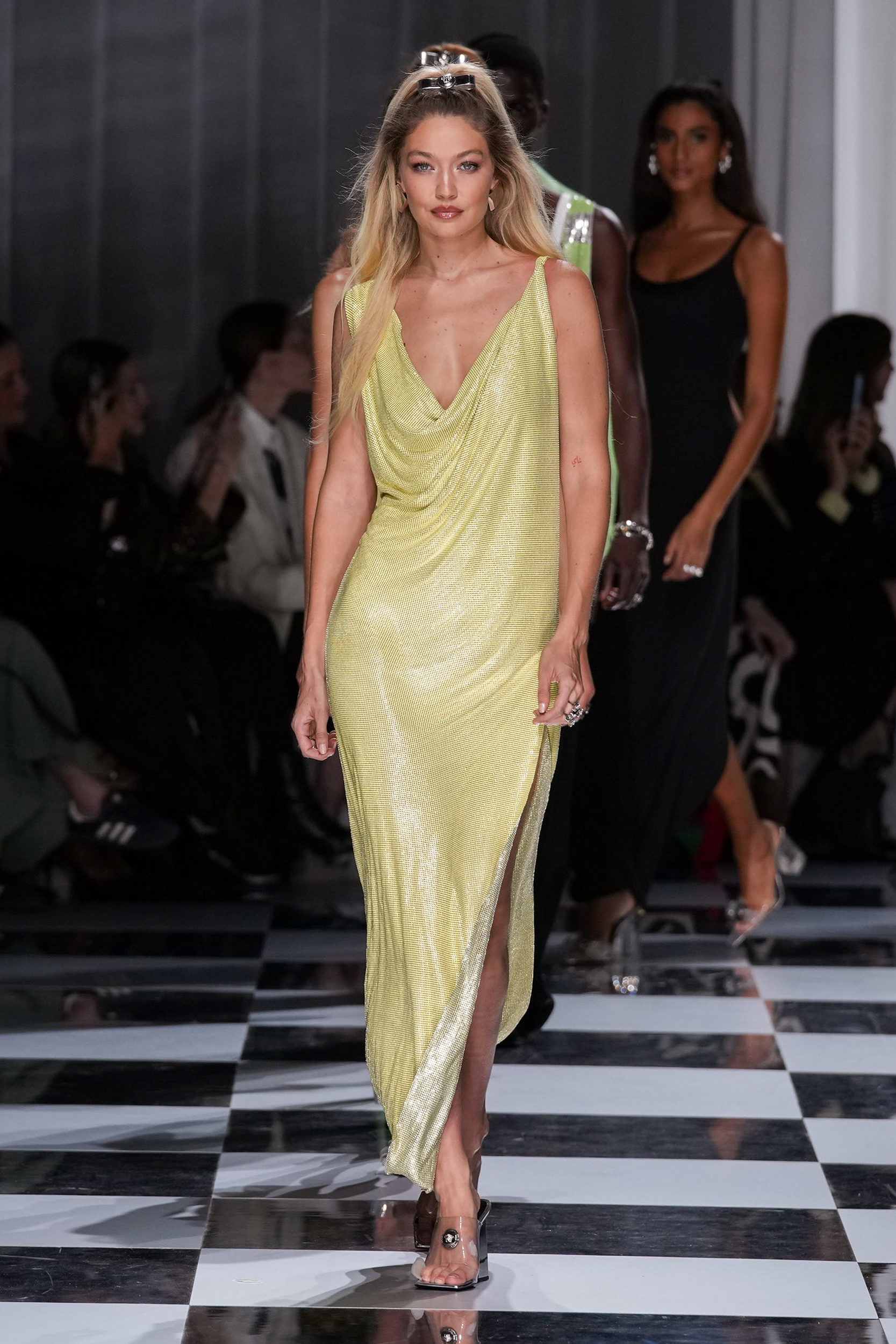 Semana de la Moda de Milán: desfile de Versace de primavera-verano 2024 ...