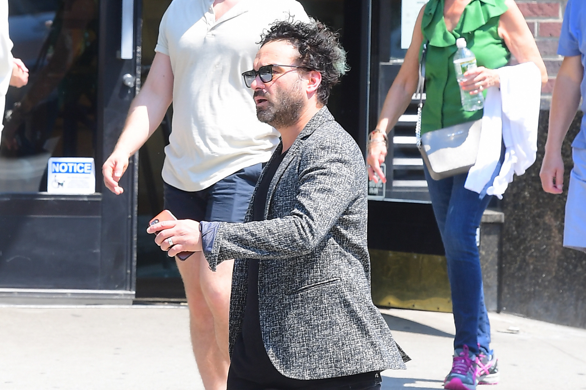 Johnny Galecki, de 'Big Bang Theory', se casa en secreto tras recibir a ...
