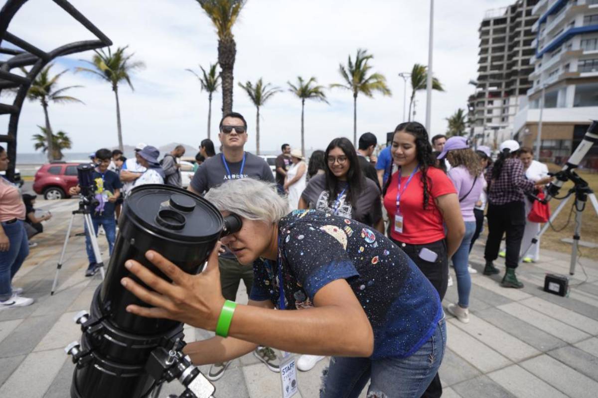 El eclipse solar total desata la fiebre en América: en España se vio de ...