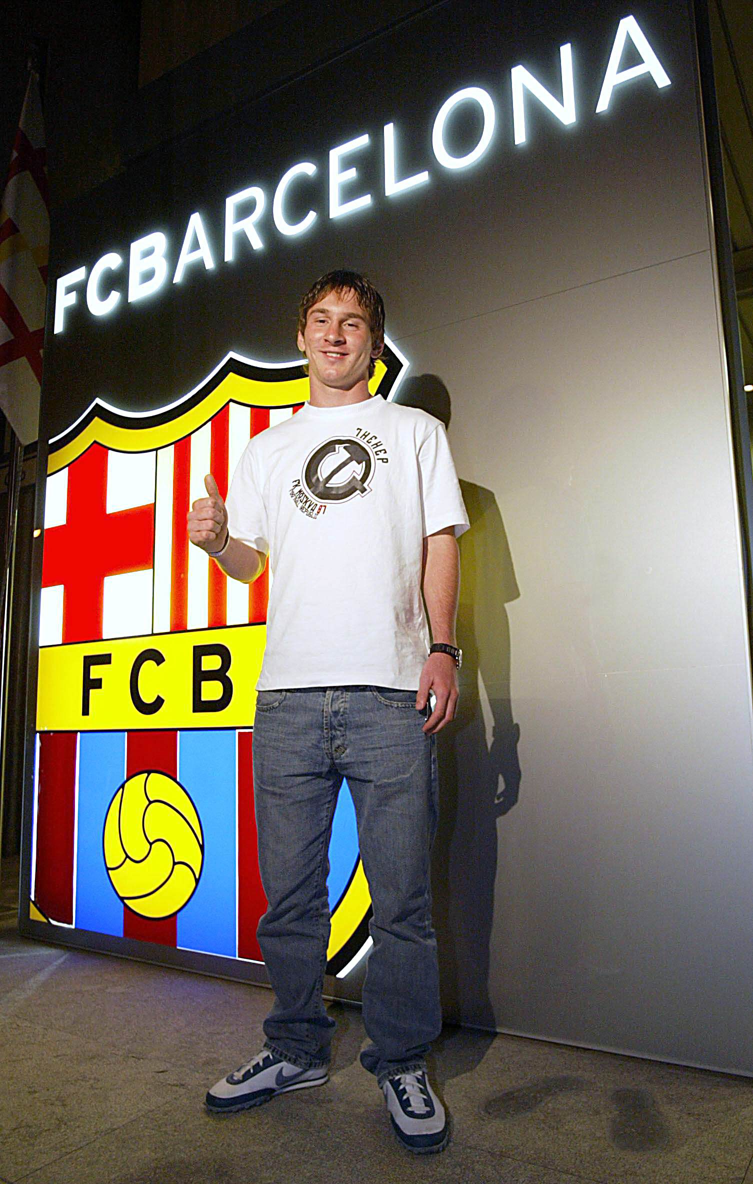 La servilleta con el primer contrato de Messi con el Barça se vende por ...