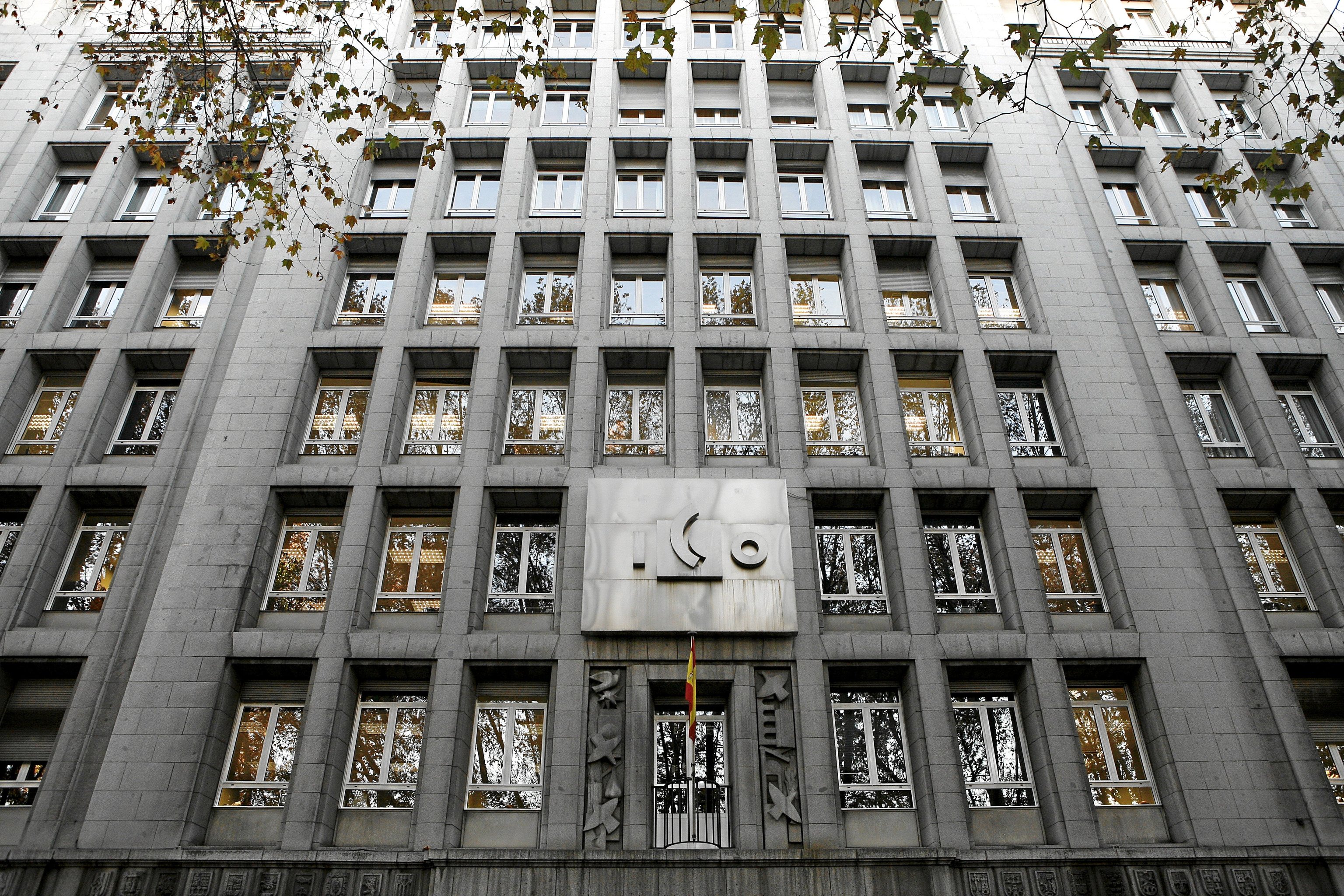 Más directivos elegidos 'a dedo': las empresas públicas son menos ...