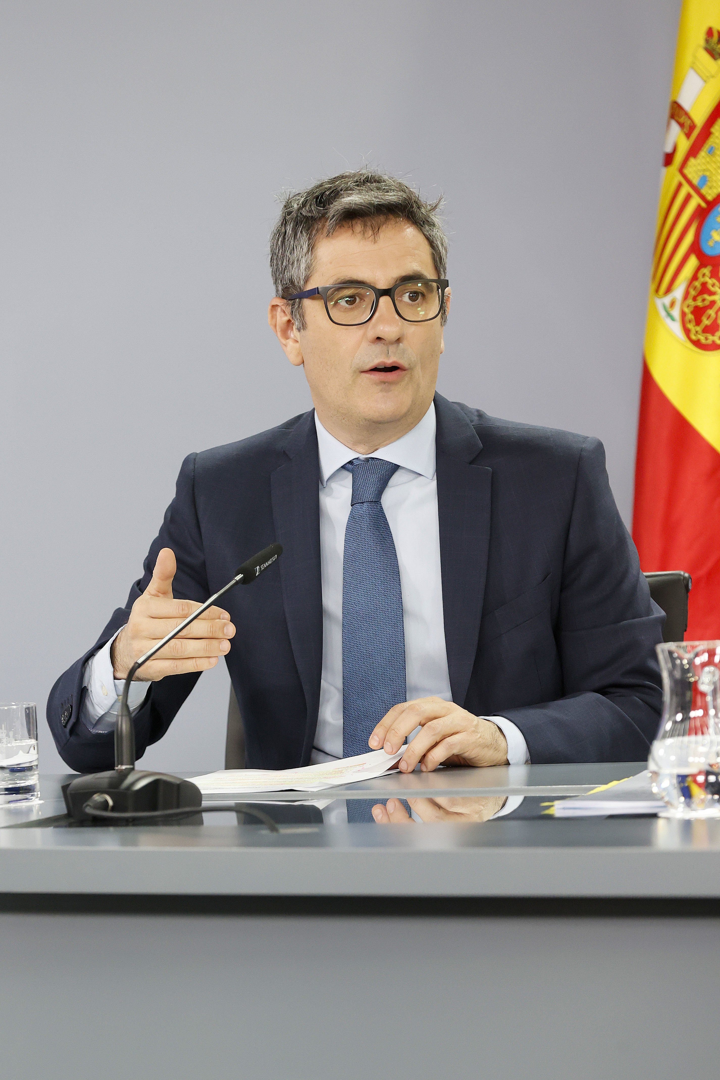 Félix Bolaños, ingresado y operado de urgencia de una apendicitis | España