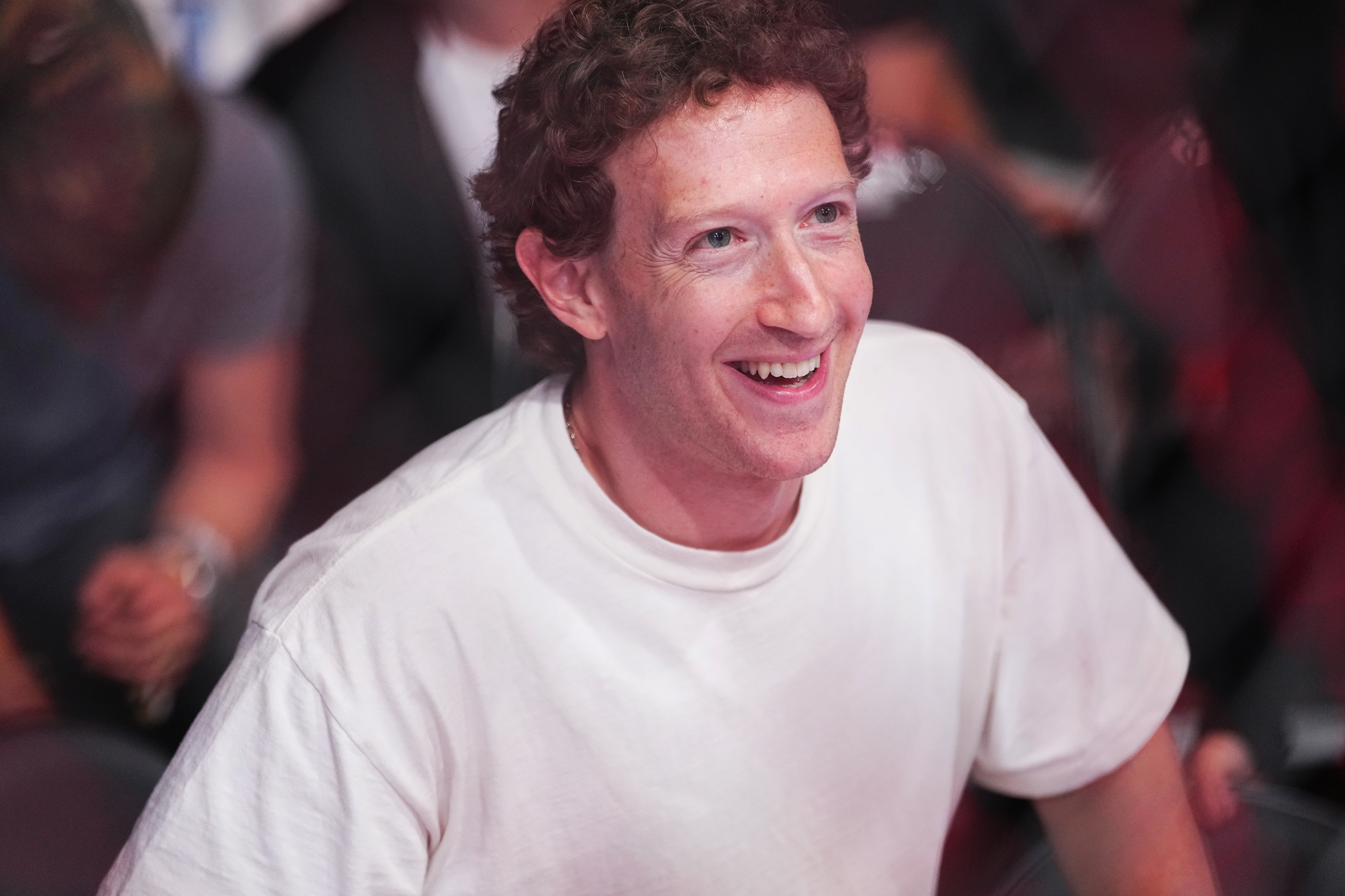 Mark Zuckerberg apuesta por el made in Spain con unas zapatillas Hoff ...