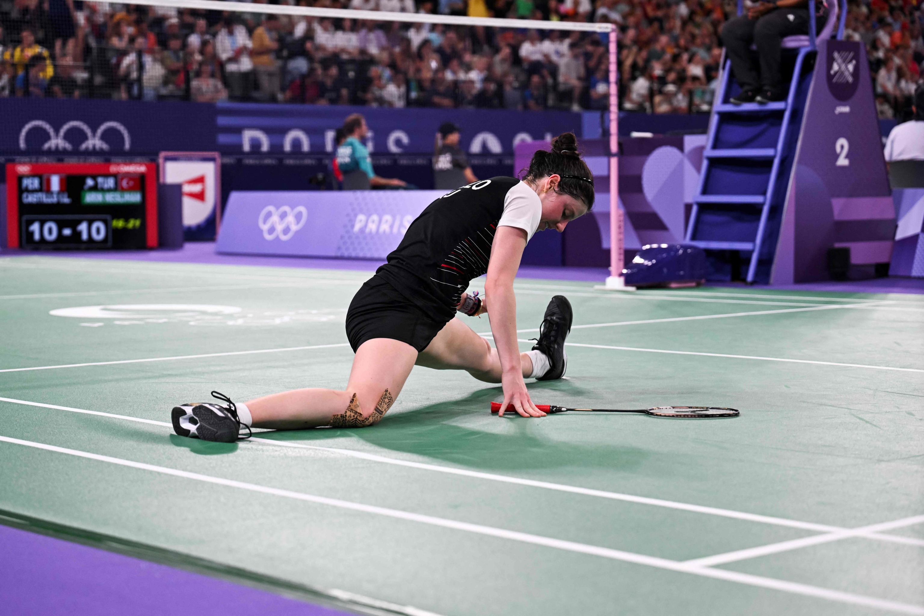 Spagat de la peruana Lucía del Castillo durante su partido de bádminton ...