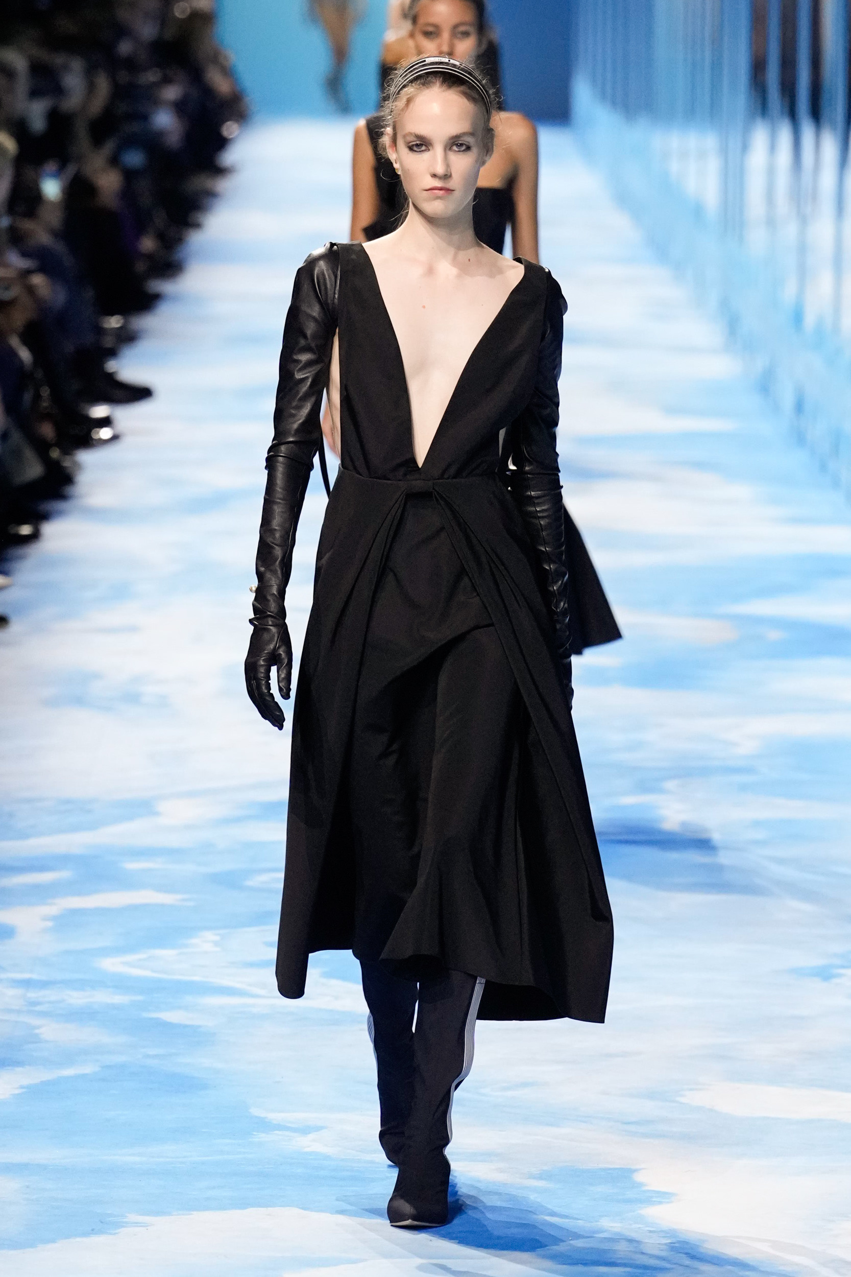 Desfile de Dior primavera-verano 2025: las nuevas amazonas conquistan ...