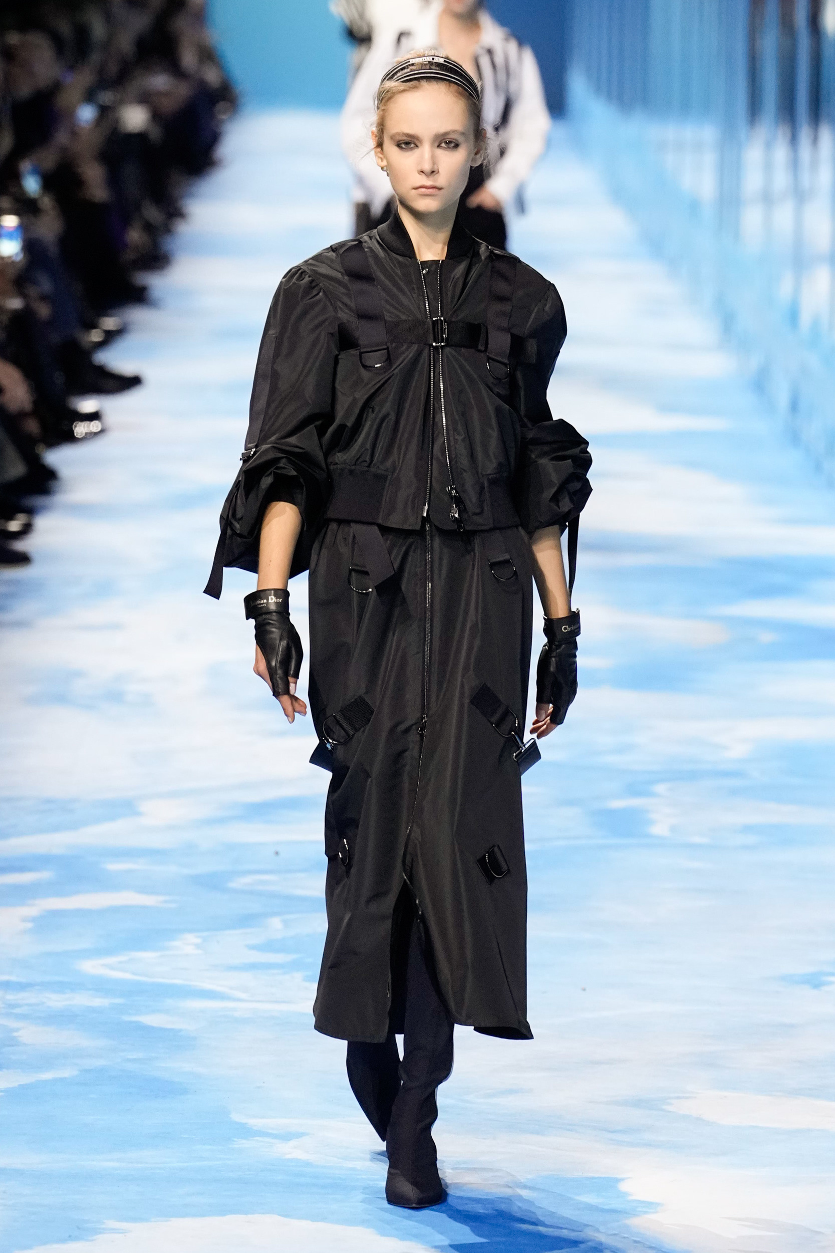 Desfile de Dior primavera-verano 2025: las nuevas amazonas conquistan ...