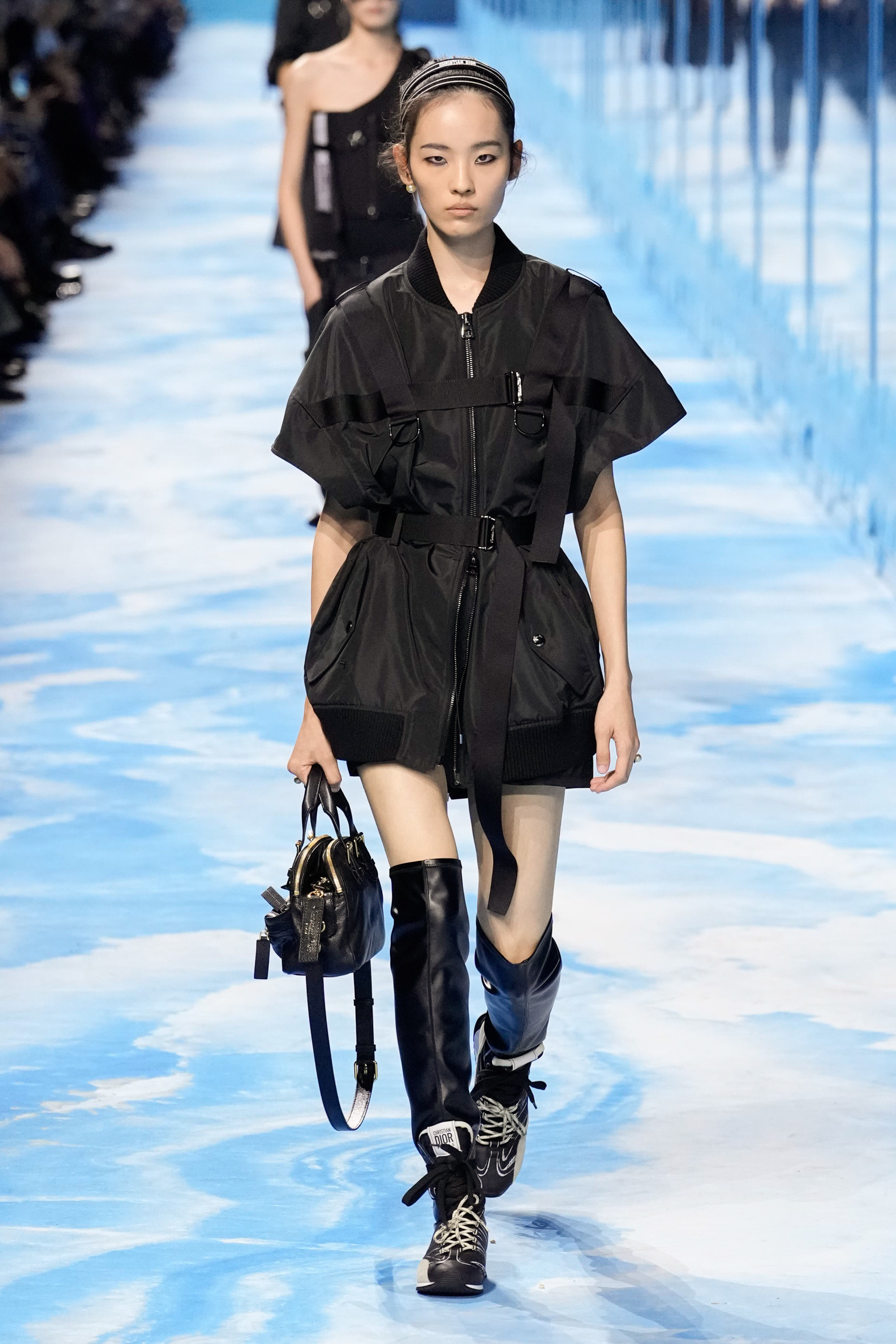 Desfile de Dior primavera-verano 2025: las nuevas amazonas conquistan ...