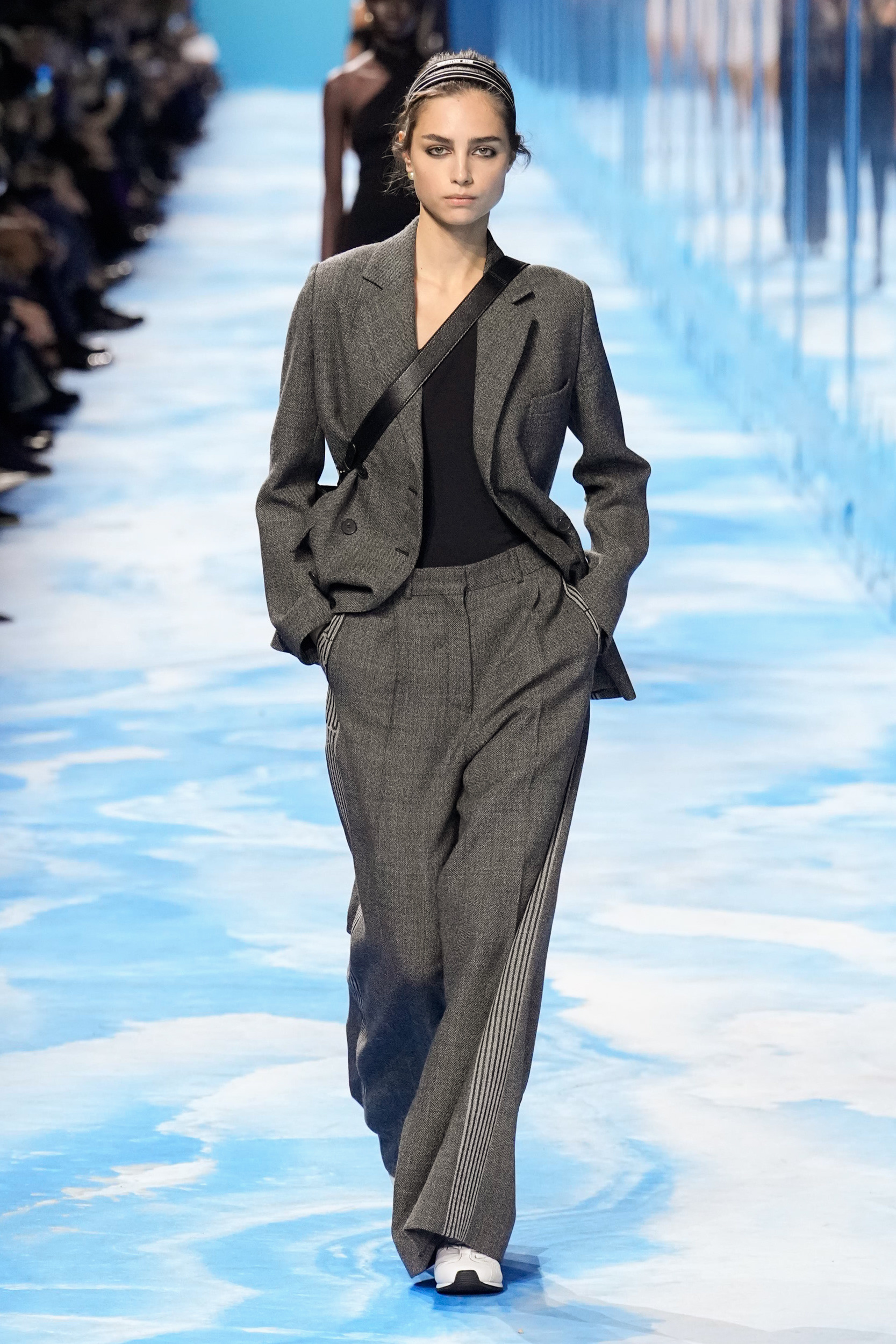 Desfile de Dior primavera-verano 2025: las nuevas amazonas conquistan ...