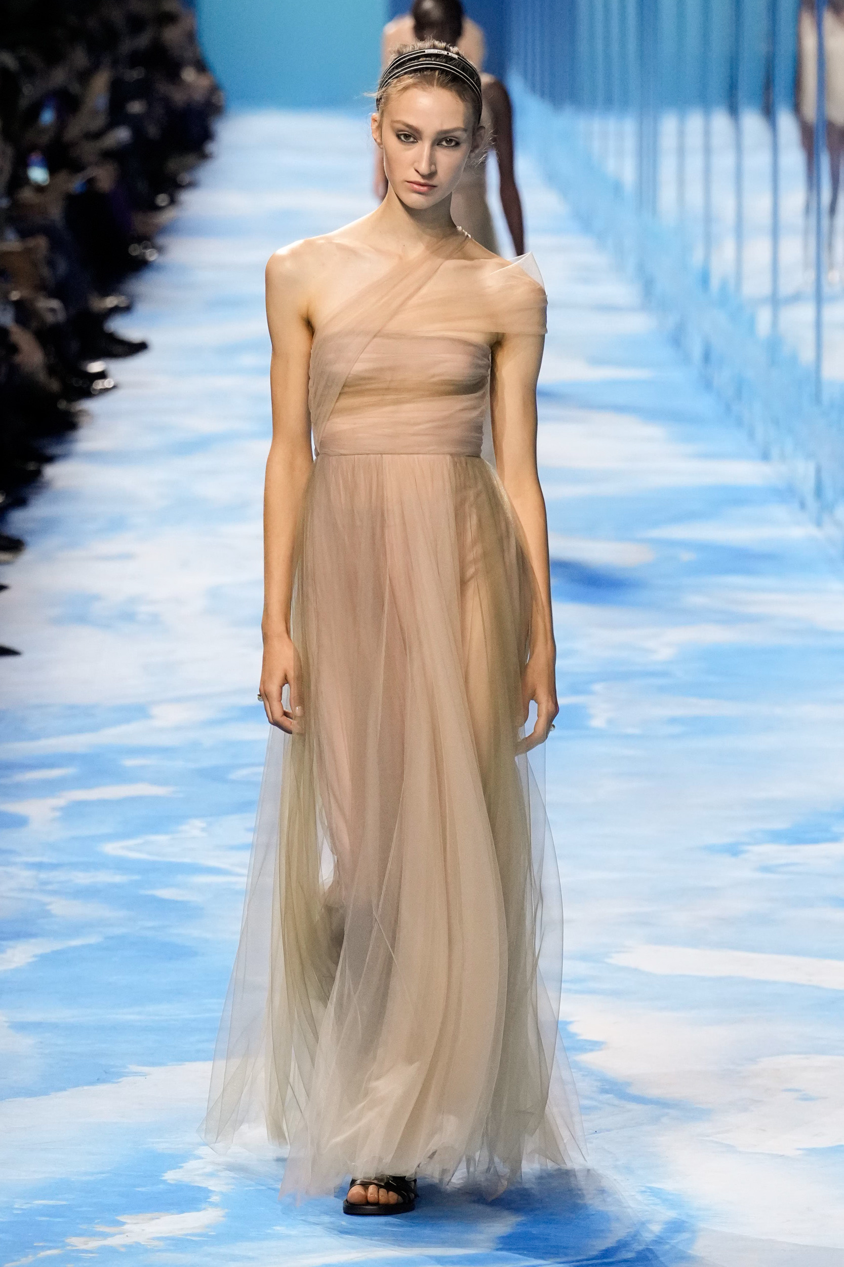 Desfile de Dior primavera-verano 2025: las nuevas amazonas conquistan ...