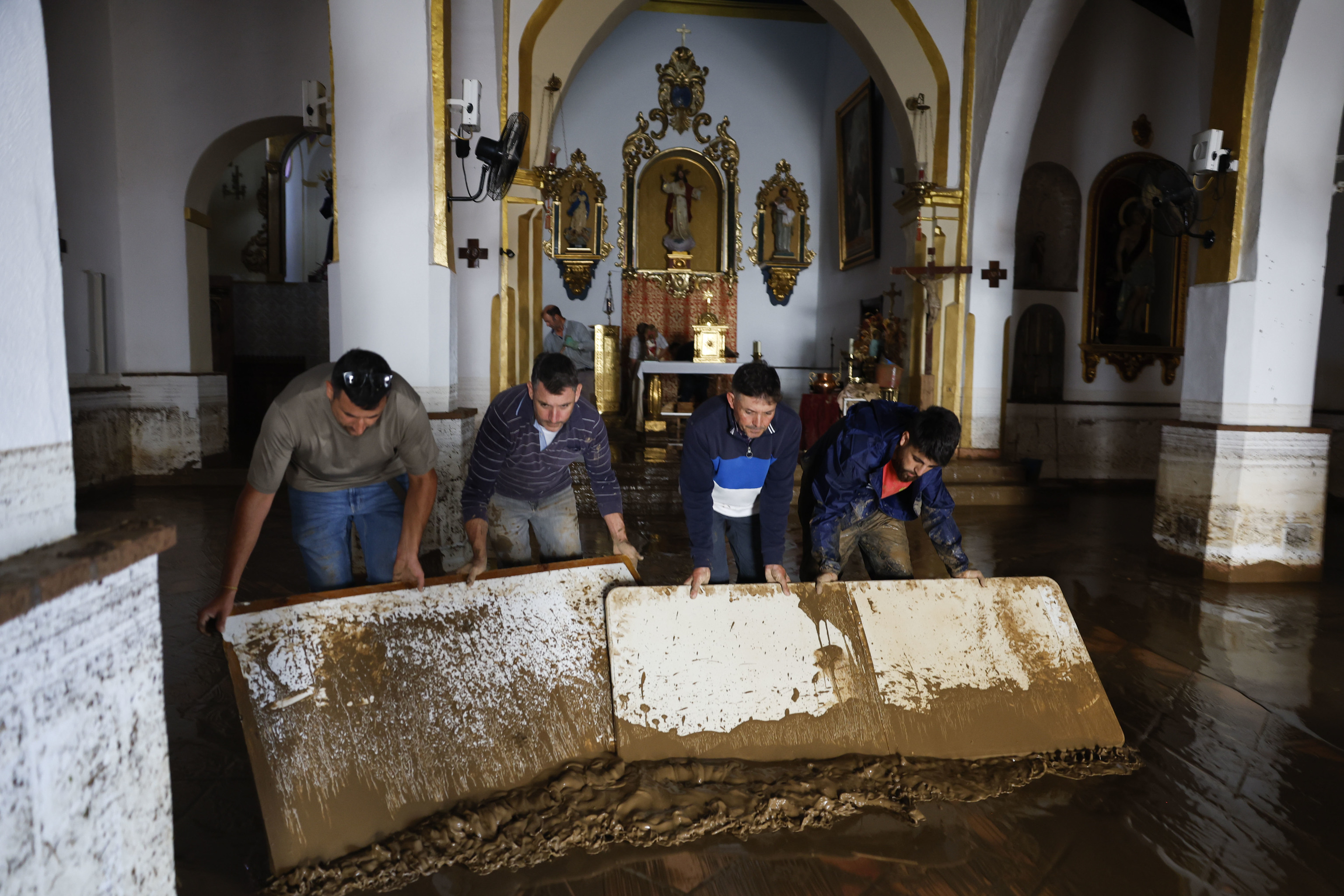 Manuela, mientras veía el agua arrasar Benamargosa (Málaga): "Sólo ...