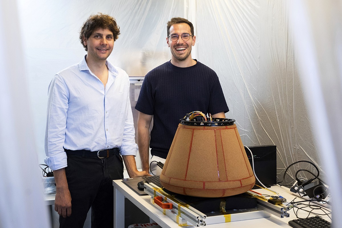 Estos dos ingenieros han creado en Madrid la primera cápsula orbital ...