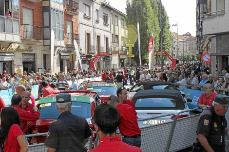 Astorga disfruta de la invasión de la Vuelta a España | León | elmundo.es