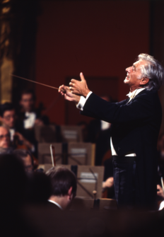 Leonard Bernstein dirige la Symphonie n° 9 de Beethoven à Berlin ...